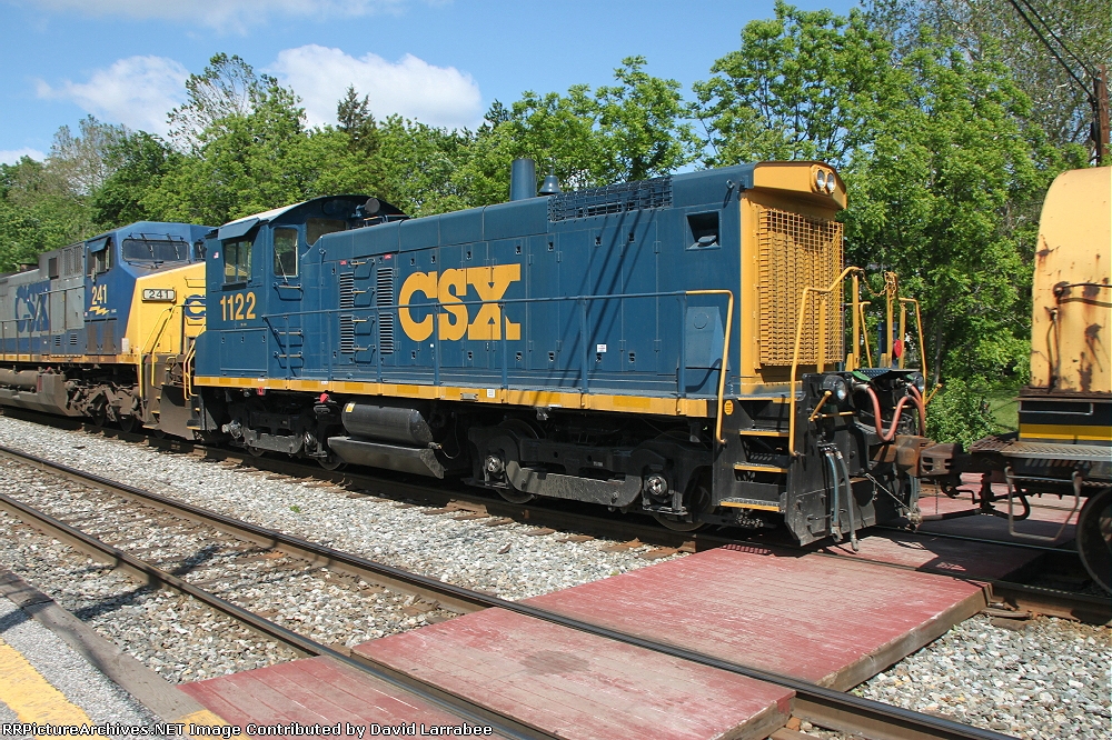 CSX 1122 on Q439-08